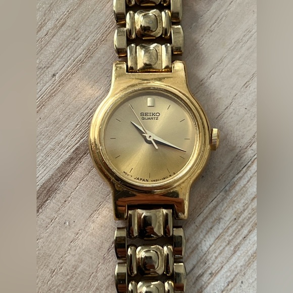 Seiko | Accessories | Seiko Ladies Watch Vintage Gold Tone Bracelet Case Dial Hands | Poshmark